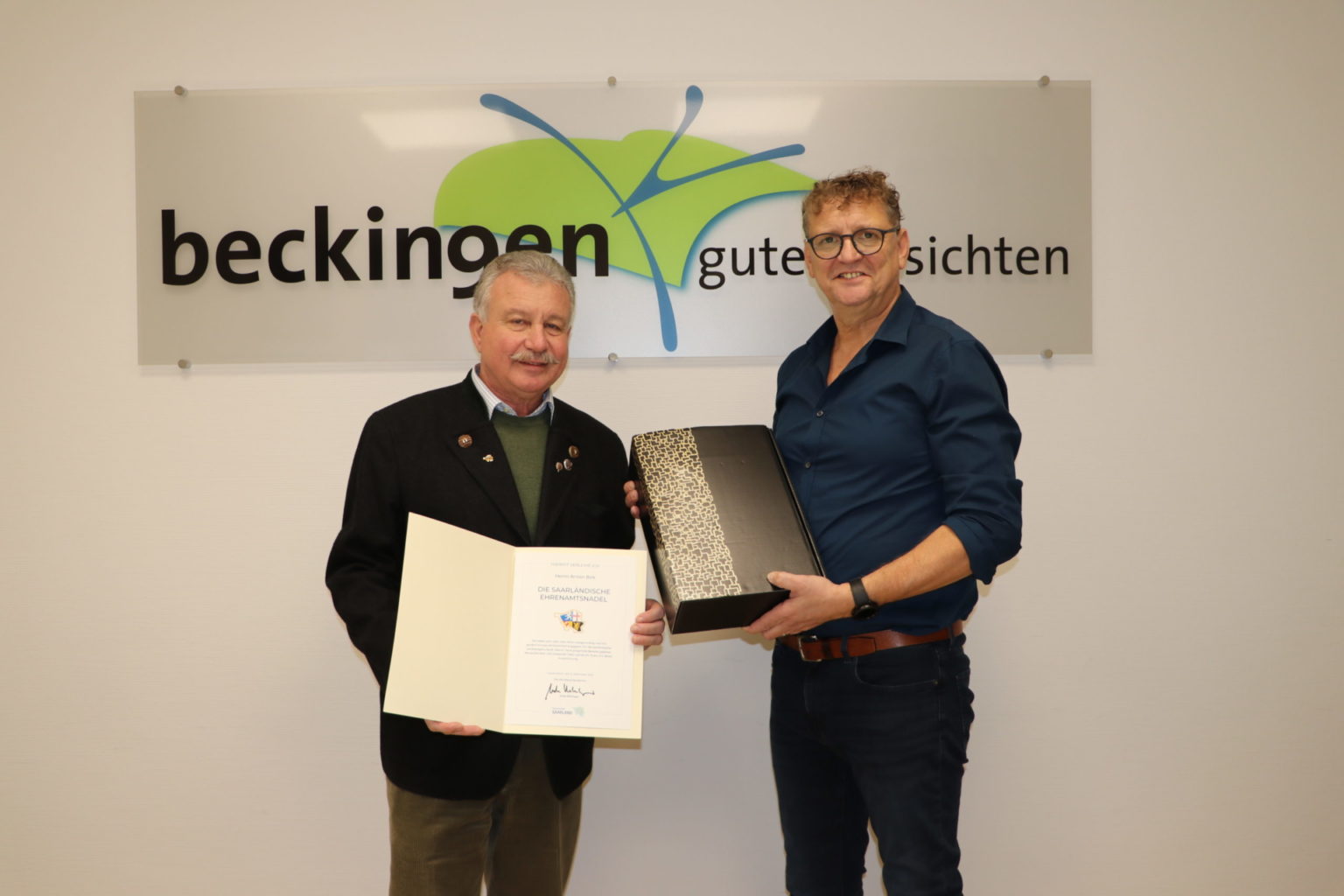 Armin Birk mit der saarländischen Ehrenamtsnadel ausgezeichnet ...