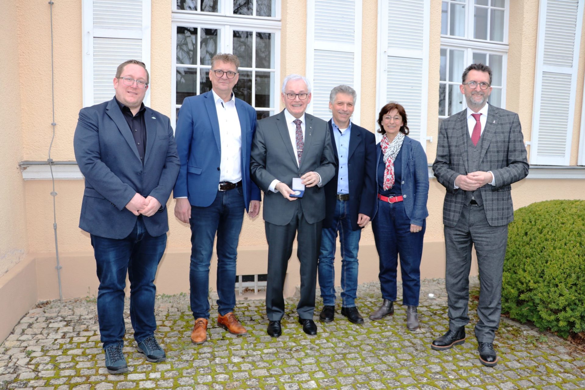 Erhard Seger mit der Freiherr-vom-Stein-Medaille ausgezeichnet ...